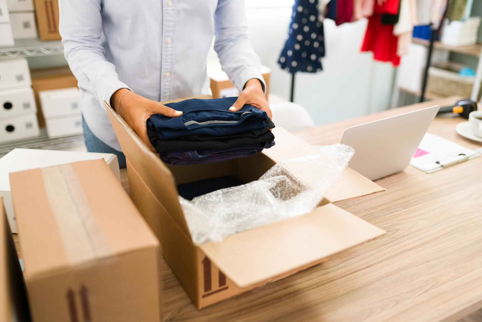 Best Way to Pack Clothes for Moving: Top Tips & Tricks